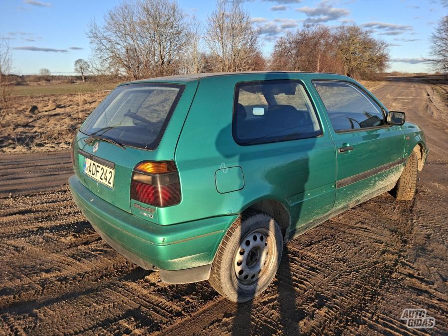 Volkswagen Golf 1997 in Kretinga, with an engine capacity of 1.60 L and mileage of 237 thousand km for 500 €, photo 3 on AUTOMOTO.COM.LV