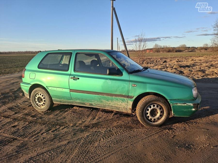Volkswagen Golf 1997 in Kretinga, with an engine capacity of 1.60 L and mileage of 237 thousand km for 500 €, photo 5 on AUTOMOTO.COM.LV