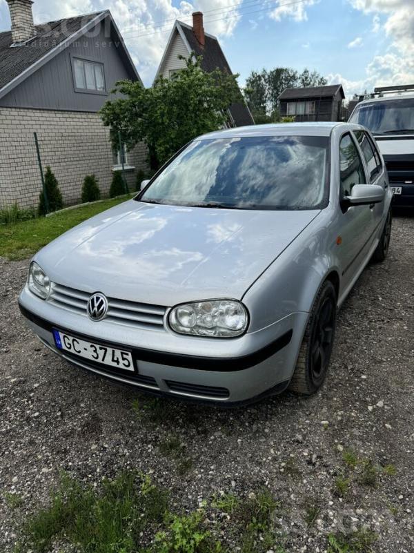 Volkswagen Golf 1998 in Rezekne, with an engine capacity of 1.60 L and mileage of 209 thousand km for 1100 €, photo 1 on AUTOMOTO.COM.LV
