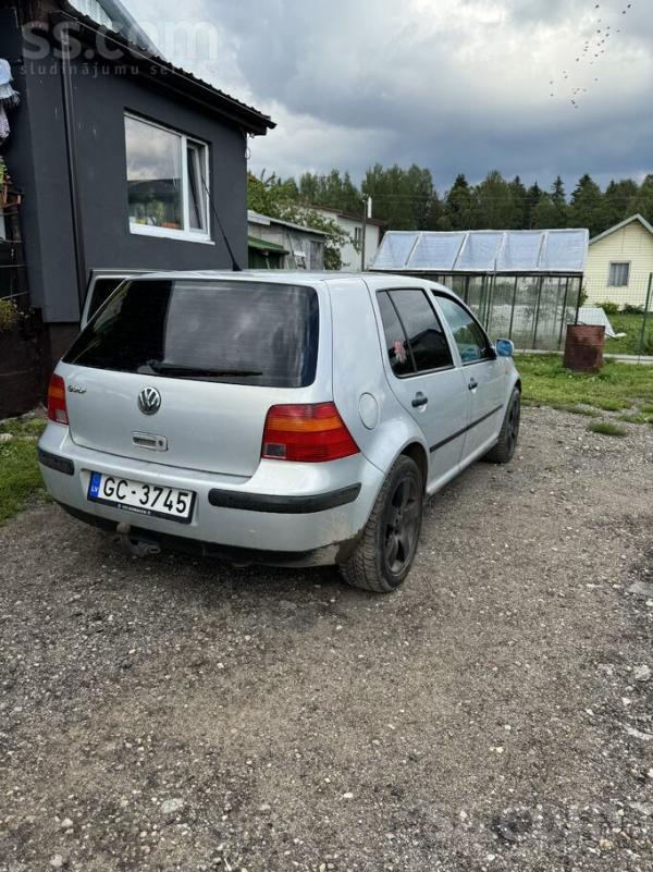 Volkswagen Golf 1998 in Rezekne, with an engine capacity of 1.60 L and mileage of 209 thousand km for 1100 €, photo 3 on AUTOMOTO.COM.LV