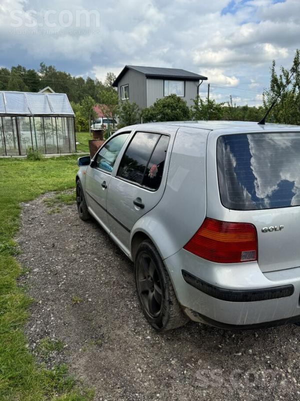 Volkswagen Golf 1998 in Rezekne, with an engine capacity of 1.60 L and mileage of 209 thousand km for 1100 €, photo 4 on AUTOMOTO.COM.LV