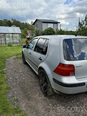 Volkswagen Golf 1998 in Rezekne, with an engine capacity of 1.60 L and mileage of 209 thousand km for 1100 €, photo 4 on AUTOMOTO.COM.LV