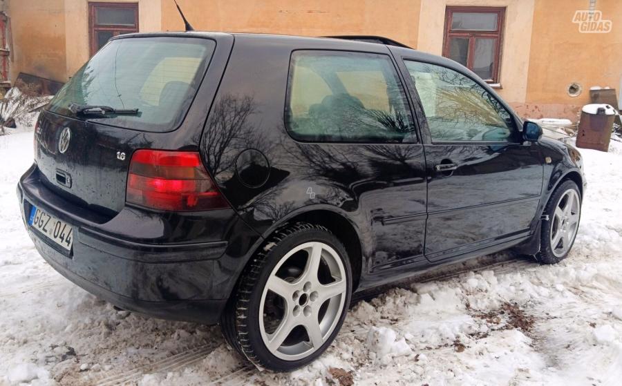 Volkswagen Golf 1998 in Kaunas, with an engine capacity of 1.60 L and mileage of 255 thousand km for 1400 €, photo 3 on AUTOMOTO.COM.LV