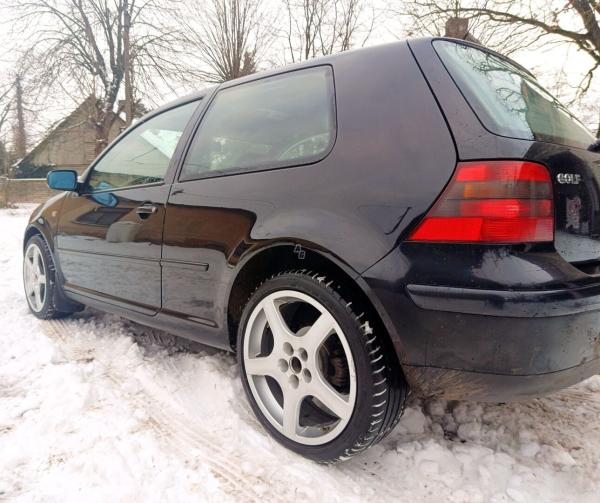Volkswagen Golf 1998 in Kaunas, with an engine capacity of 1.60 L and mileage of 255 thousand km for 1400 €, photo 9 on AUTOMOTO.COM.LV