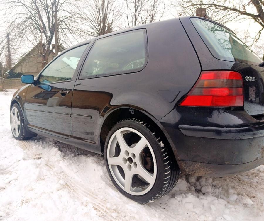 Volkswagen Golf 1998 in Kaunas, with an engine capacity of 1.60 L and mileage of 255 thousand km for 1400 €, photo 9 on AUTOMOTO.COM.LV