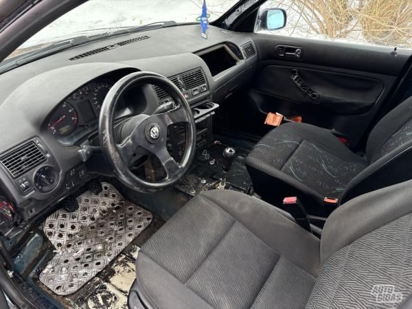 Volkswagen Golf 1998 Ukmergė, ar dzinēja tilpumu 2.30 L un nobraukumu 232 tūkst. km par 1800 €, foto 3 vietnē AUTOMOTO.COM.LV