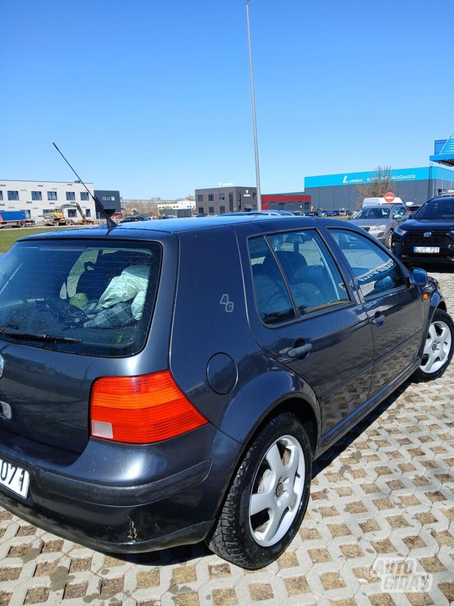 Volkswagen Golf 1999 in Siauliai, with an engine capacity of 1.40 L and mileage of 239 thousand km for 650 €, photo 4 on AUTOMOTO.COM.LV