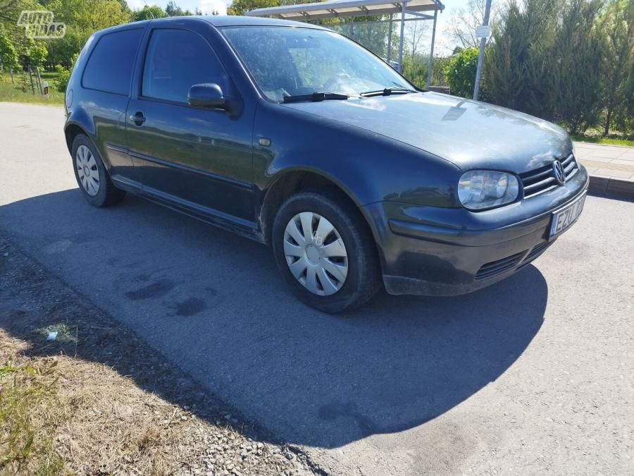 Volkswagen Golf 1999 in Mazeikiai, with an engine capacity of 1.60 L and mileage of 300 thousand km for 800 €, photo 1 on AUTOMOTO.COM.LV