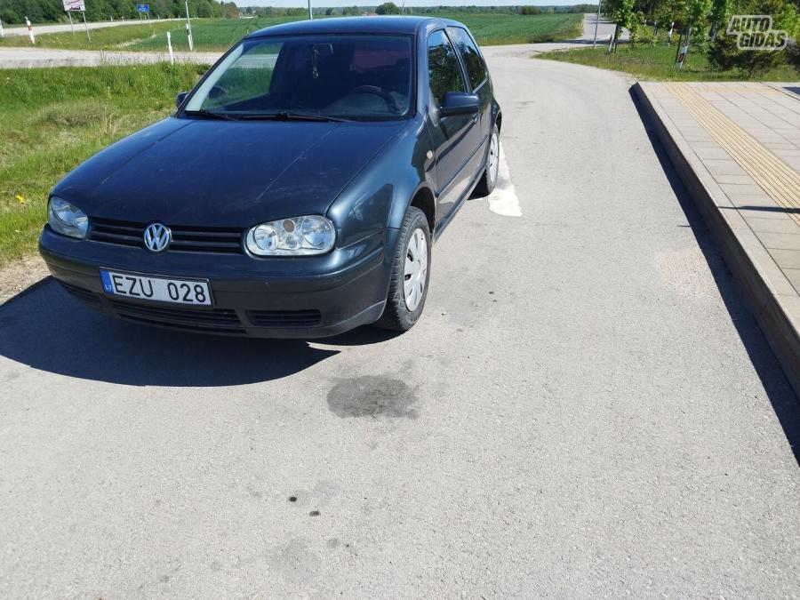 Volkswagen Golf 1999 in Mazeikiai, with an engine capacity of 1.60 L and mileage of 300 thousand km for 800 €, photo 3 on AUTOMOTO.COM.LV