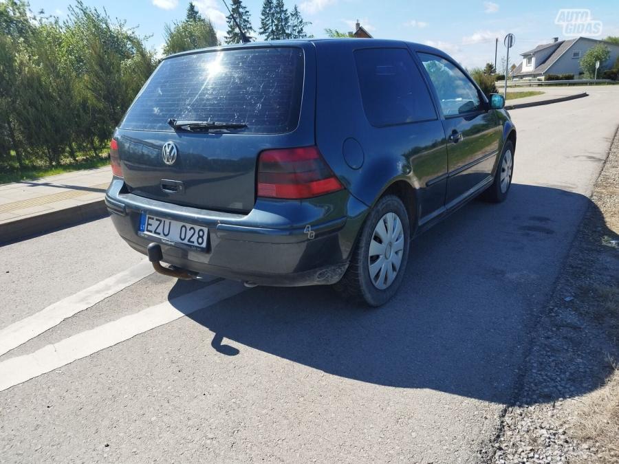 Volkswagen Golf 1999 in Mazeikiai, with an engine capacity of 1.60 L and mileage of 300 thousand km for 800 €, photo 4 on AUTOMOTO.COM.LV