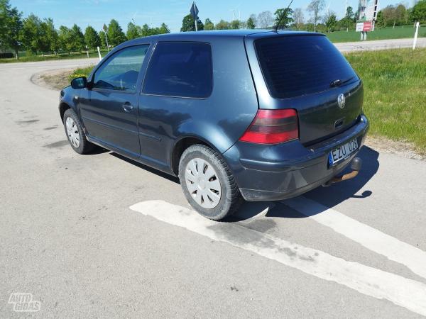 Volkswagen Golf 1999 in Mazeikiai, with an engine capacity of 1.60 L and mileage of 300 thousand km for 800 €, photo 4 on AUTOMOTO.COM.LV