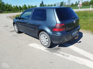 Volkswagen Golf 1999 in Mazeikiai, with an engine capacity of 1.60 L and mileage of 300 thousand km for 800 €, photo 5 on AUTOMOTO.COM.LV