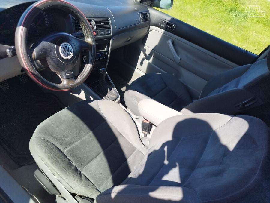 Volkswagen Golf 1999 in Mazeikiai, with an engine capacity of 1.60 L and mileage of 300 thousand km for 800 €, photo 6 on AUTOMOTO.COM.LV