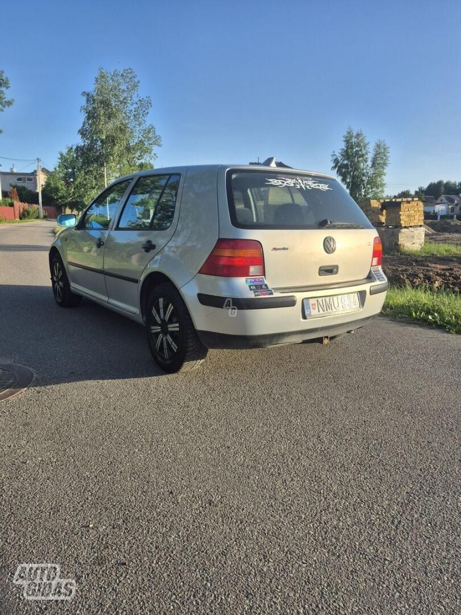 Volkswagen Golf 1999 in Siauliai, with an engine capacity of 1.60 L and mileage of 300 thousand km for 600 €, photo 1 on AUTOMOTO.COM.LV