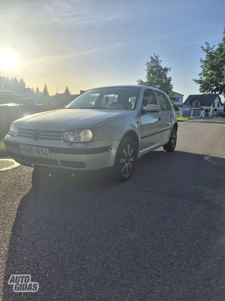Volkswagen Golf 1999 in Siauliai, with an engine capacity of 1.60 L and mileage of 300 thousand km for 600 €, photo 3 on AUTOMOTO.COM.LV