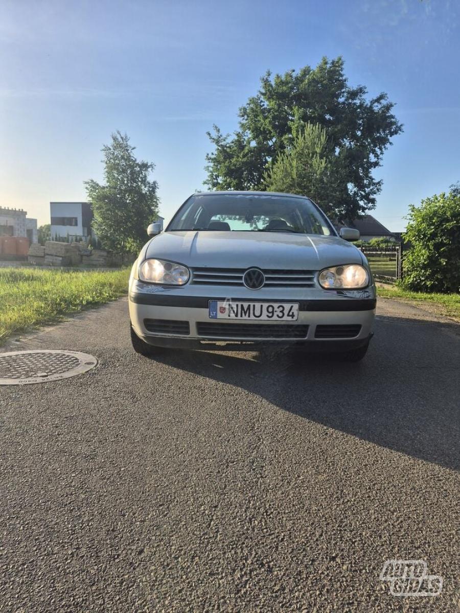 Volkswagen Golf 1999 in Siauliai, with an engine capacity of 1.60 L and mileage of 300 thousand km for 600 €, photo 4 on AUTOMOTO.COM.LV