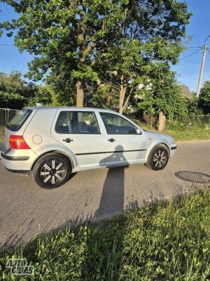 Volkswagen Golf 1999 in Siauliai, with an engine capacity of 1.60 L and mileage of 300 thousand km for 600 €, photo 5 on AUTOMOTO.COM.LV