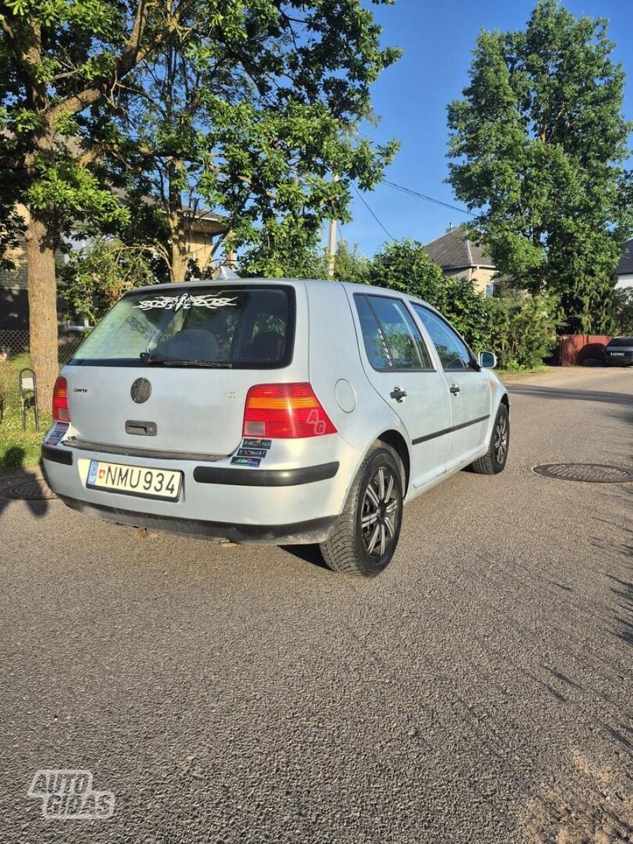 Volkswagen Golf 1999 in Siauliai, with an engine capacity of 1.60 L and mileage of 300 thousand km for 600 €, photo 6 on AUTOMOTO.COM.LV