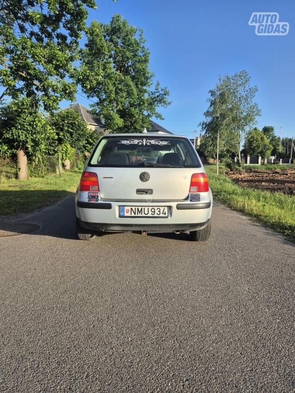 Volkswagen Golf 1999 in Siauliai, with an engine capacity of 1.60 L and mileage of 300 thousand km for 600 €, photo 6 on AUTOMOTO.COM.LV