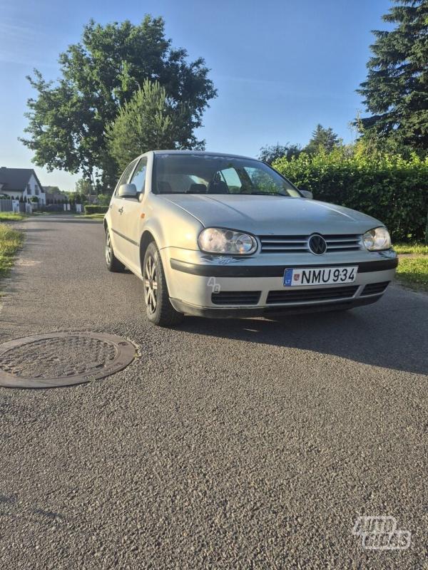 Volkswagen Golf 1999 in Siauliai, with an engine capacity of 1.60 L and mileage of 300 thousand km for 600 €, photo 8 on AUTOMOTO.COM.LV