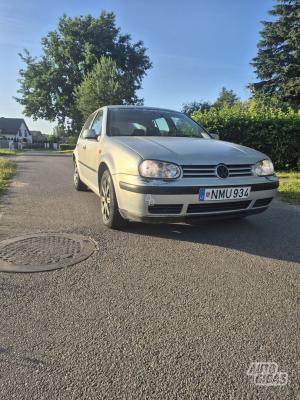 Volkswagen Golf 1999 in Siauliai, with an engine capacity of 1.60 L and mileage of 300 thousand km for 600 €, photo 9 on AUTOMOTO.COM.LV