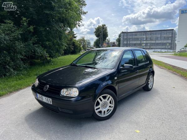 Volkswagen Golf 1999 in Kaunas, with an engine capacity of 1.60 L and mileage of 284 thousand km for 999 €, photo 1 on AUTOMOTO.COM.LV