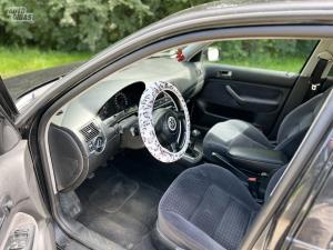 Volkswagen Golf 1999 in Kaunas, with an engine capacity of 1.60 L and mileage of 284 thousand km for 999 €, photo 6 on AUTOMOTO.COM.LV