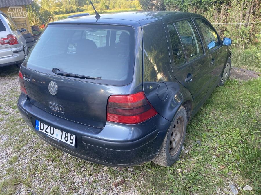 Volkswagen Golf 1999 in Vilnius, with an engine capacity of 1.40 L and mileage of 235 thousand km for 420 €, photo 4 on AUTOMOTO.COM.LV