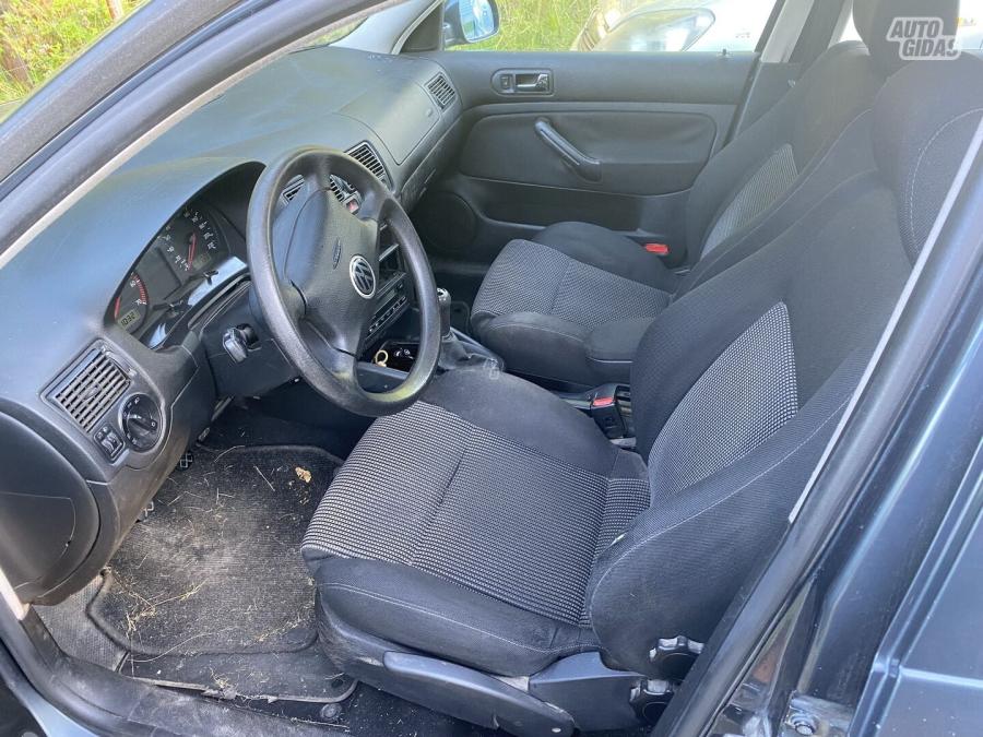 Volkswagen Golf 1999 in Vilnius, with an engine capacity of 1.40 L and mileage of 235 thousand km for 420 €, photo 6 on AUTOMOTO.COM.LV