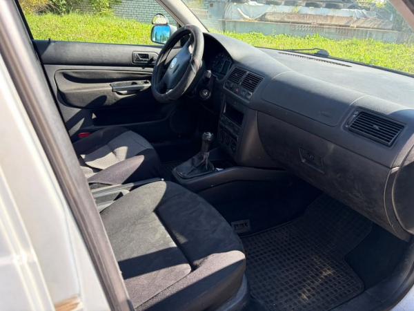 Volkswagen Golf 1999 in Narva, with an engine capacity of 1.40 L and mileage of 313 thousand km for 350 €, photo 10 on AUTOMOTO.COM.LV