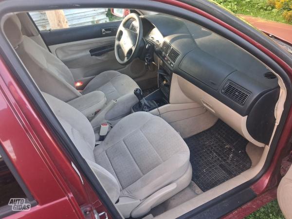 Volkswagen Golf 1999 in Vilnius, with an engine capacity of 1.60 L and mileage of 24 thousand km for 750 €, photo 6 on AUTOMOTO.COM.LV
