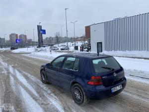 Volkswagen Golf 2000 in Vilnius, with an engine capacity of 1.60 L and mileage of 200 thousand km for 460 €, photo 3 on AUTOMOTO.COM.LV