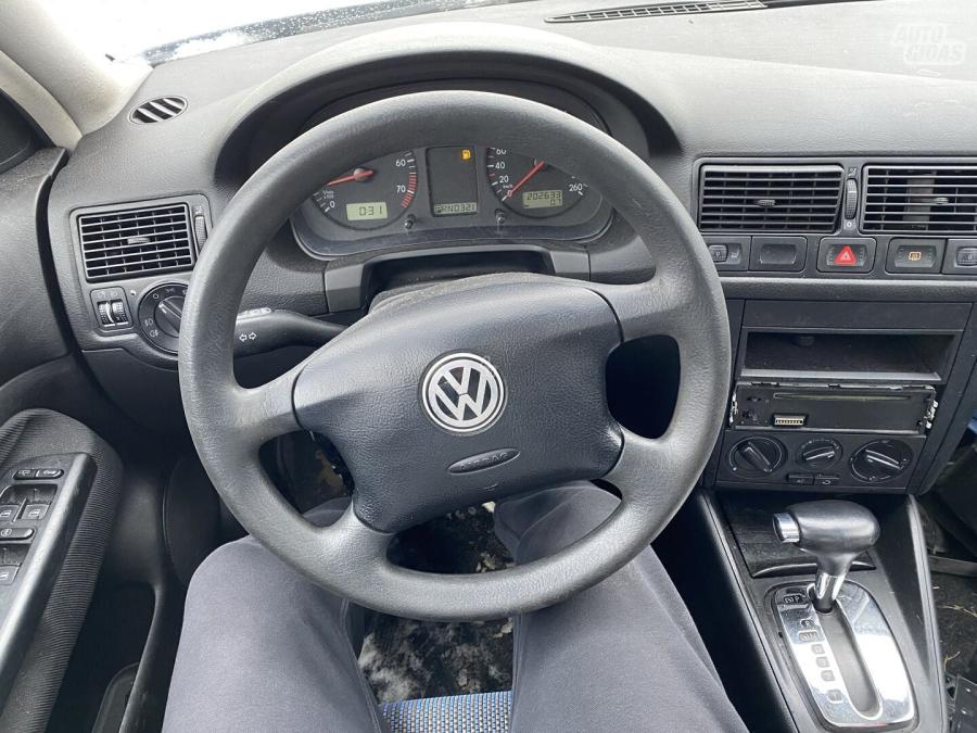 Volkswagen Golf 2000 in Vilnius, with an engine capacity of 1.60 L and mileage of 245 thousand km for 460 €, photo 4 on AUTOMOTO.COM.LV
