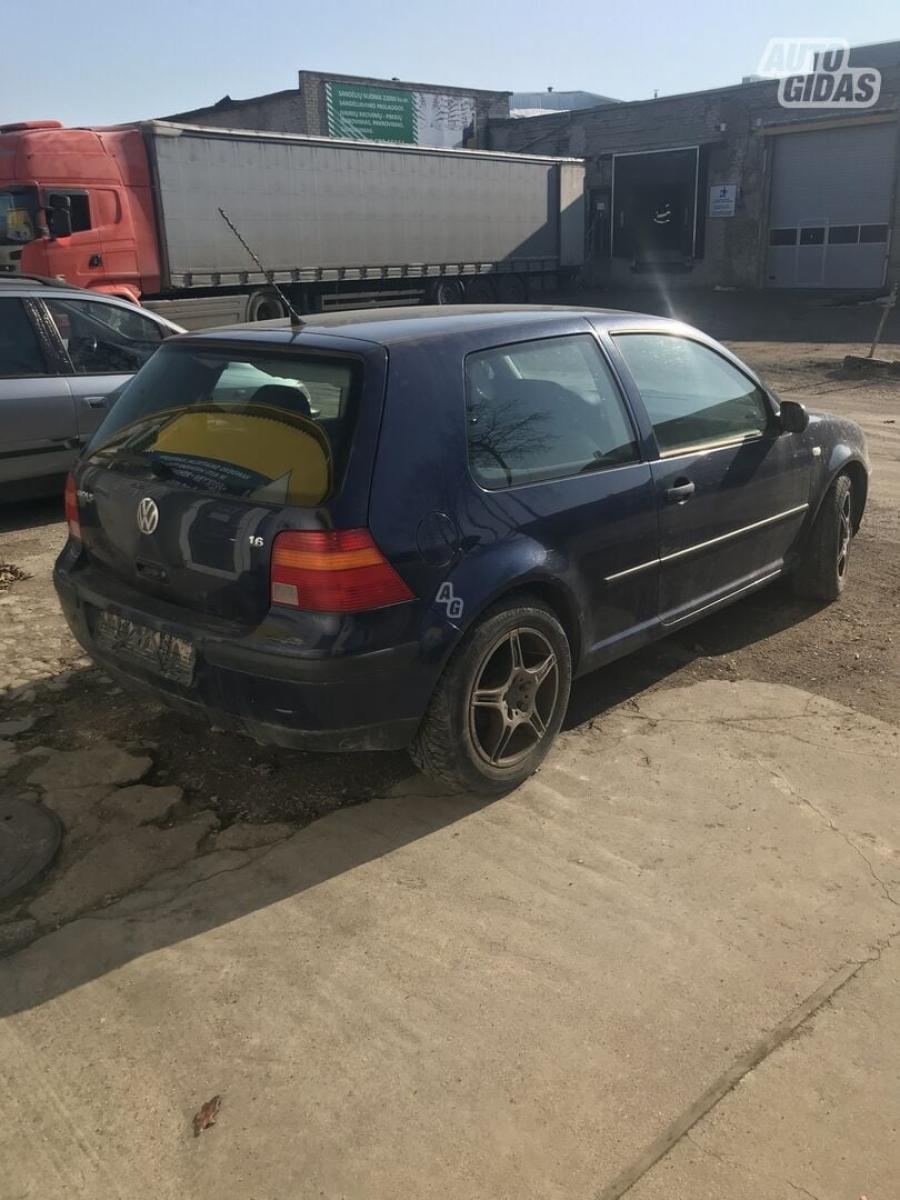 Volkswagen Golf 2000 Šauļi, ar dzinēja tilpumu 1.60 L un nobraukumu 255 tūkst. km par 300 €, foto 3 vietnē AUTOMOTO.COM.LV