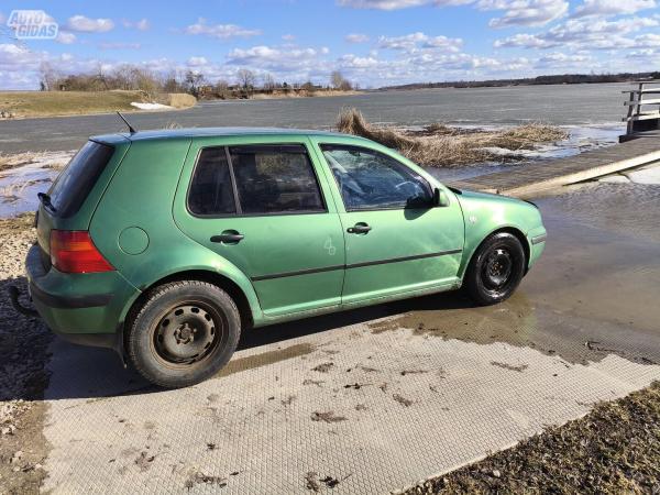 Volkswagen Golf 2000 Viļņa, ar dzinēja tilpumu 1.90 L un nobraukumu 384 tūkst. km par 560 €, foto 3 vietnē AUTOMOTO.COM.LV
