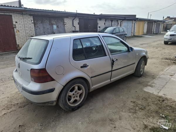 Volkswagen Golf 2000 in Pakruojis, with an engine capacity of 1.90 L and mileage of 345 thousand km for 499 €, photo 5 on AUTOMOTO.COM.LV