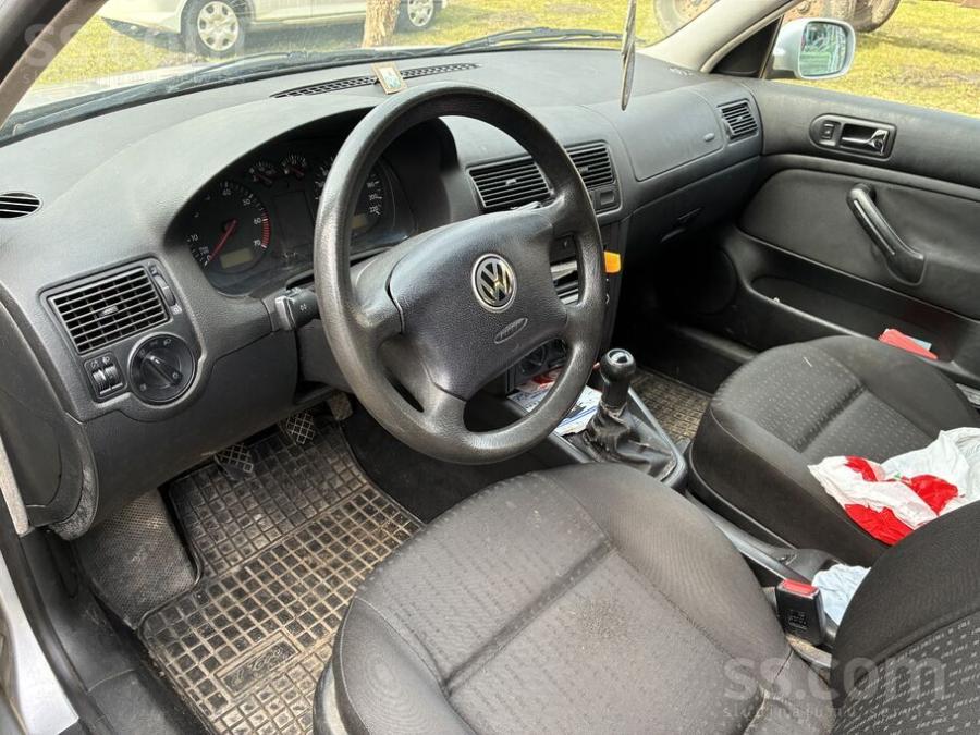 Volkswagen Golf 2000 in Liepaja, with an engine capacity of 1.40 L and mileage of 185 thousand km for 1550 €, photo 6 on AUTOMOTO.COM.LV