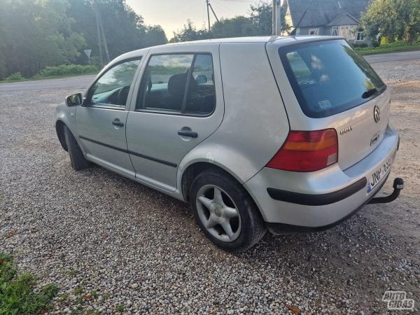 Volkswagen Golf 2000 in Anyksciai on AUTOMOTO.COM.LV Volkswagen Golf 2000 in Anyksciai, with an engine capacity of 1.90 L and mileage of 329 thousand km for 590 €, photo 5 on AUTOMOTO.COM.LV