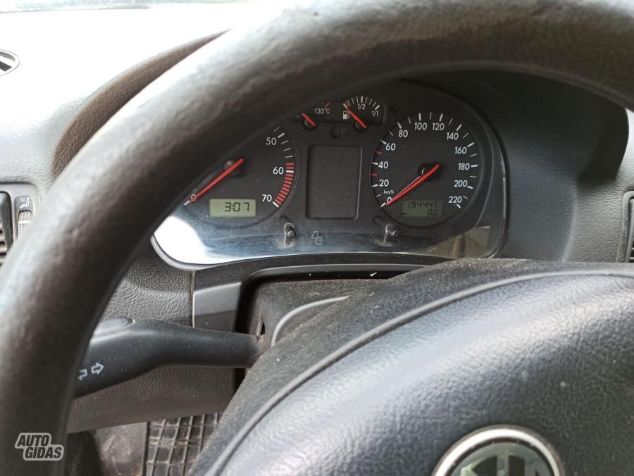 Volkswagen Golf 2000 in Vilnius, with an engine capacity of 1.40 L and mileage of 198 thousand km for 300 €, photo 9 on AUTOMOTO.COM.LV