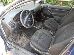 Volkswagen Golf 2000 in Vilnius, with an engine capacity of 1.40 L and mileage of 198 thousand km for 300 €, photo 10 on AUTOMOTO.COM.LV
