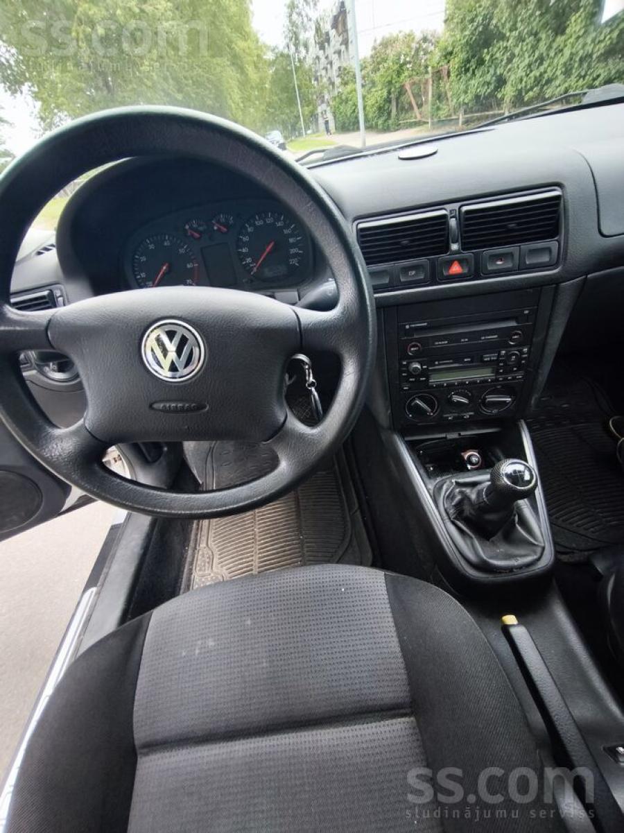 Volkswagen Golf 2001 Liepāja, ar dzinēja tilpumu 1.40 L un nobraukumu 181 tūkst. km par 1350 €, foto 5 vietnē AUTOMOTO.COM.LV