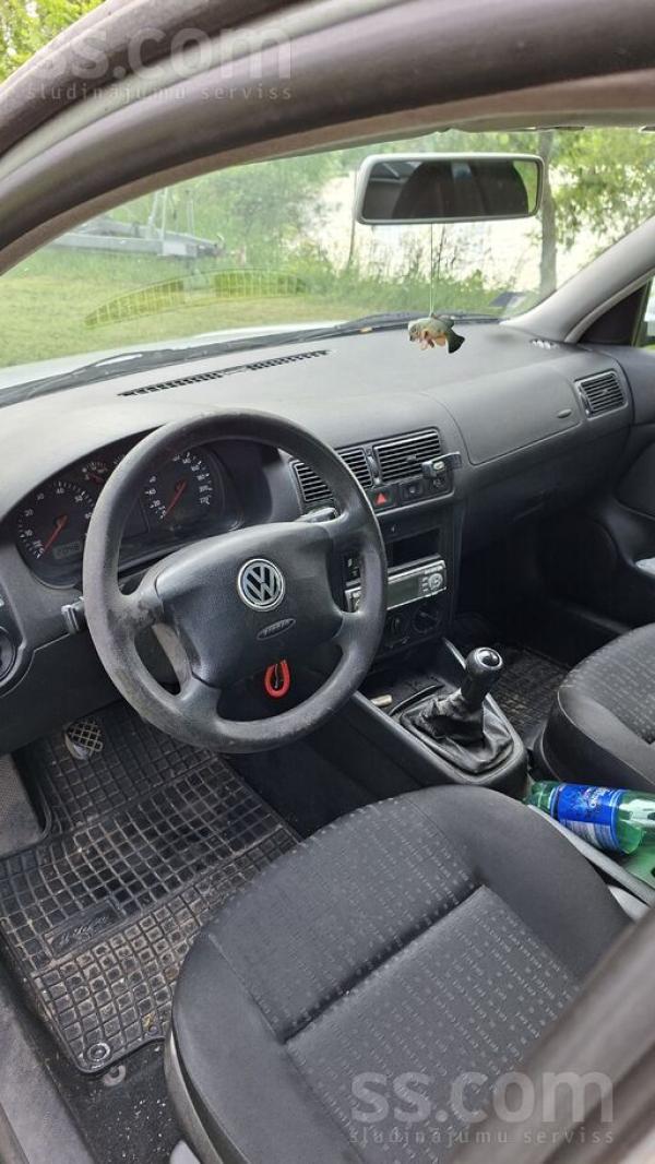 Volkswagen Golf 2001 in Riga, with an engine capacity of 1.40 L and mileage of 230 thousand km for 1350 €, photo 5 on AUTOMOTO.COM.LV