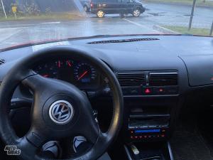 Volkswagen Golf 2001 Viļņa, ar dzinēja tilpumu 1.60 L un nobraukumu 300 tūkst. km par 430 €, foto 5 vietnē AUTOMOTO.COM.LV