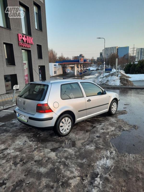 Volkswagen Golf 2001 in Vilnius, with an engine capacity of 1.40 L and mileage of 157 thousand km for 1200 €, photo 8 on AUTOMOTO.COM.LV