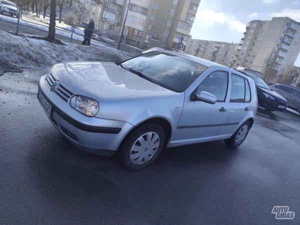 Volkswagen Golf 2001 Viļņa, ar dzinēja tilpumu 1.60 L un nobraukumu 295 tūkst. km par 450 €, foto 1 vietnē AUTOMOTO.COM.LV
