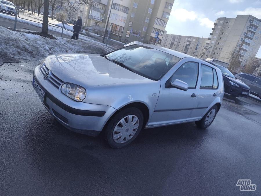 Volkswagen Golf 2001 Viļņa, ar dzinēja tilpumu 1.60 L un nobraukumu 295 tūkst. km par 450 €, foto 1 vietnē AUTOMOTO.COM.LV