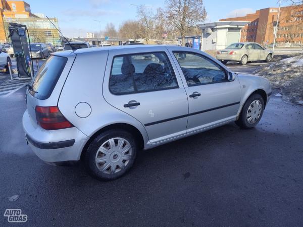 Volkswagen Golf 2001 Viļņa, ar dzinēja tilpumu 1.60 L un nobraukumu 295 tūkst. km par 450 €, foto 2 vietnē AUTOMOTO.COM.LV