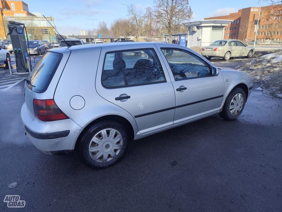 Volkswagen Golf 2001 Viļņa, ar dzinēja tilpumu 1.60 L un nobraukumu 295 tūkst. km par 450 €, foto 2 vietnē AUTOMOTO.COM.LV