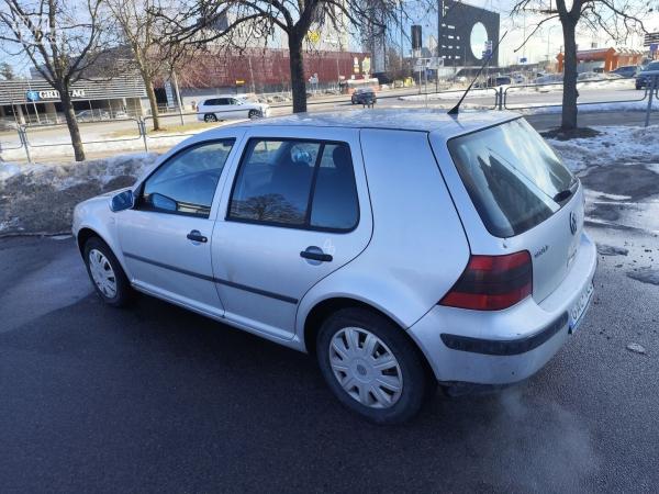 Volkswagen Golf 2001 Viļņa, ar dzinēja tilpumu 1.60 L un nobraukumu 295 tūkst. km par 450 €, foto 4 vietnē AUTOMOTO.COM.LV