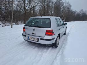 Volkswagen Golf 2001 Rīga, ar dzinēja tilpumu 1.60 L un nobraukumu 262 tūkst. km par 800 €, foto 5 vietnē AUTOMOTO.COM.LV